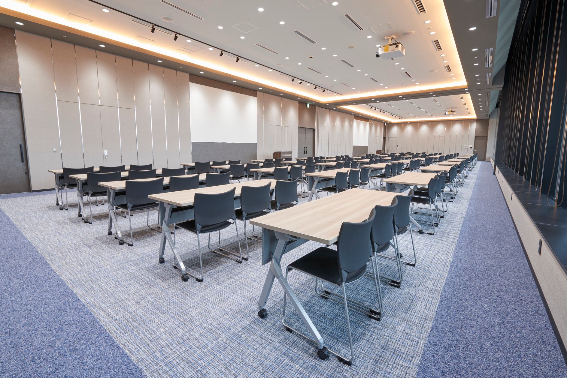 【日比谷スカイカンファレンス】メイン会場＋控室の写真2