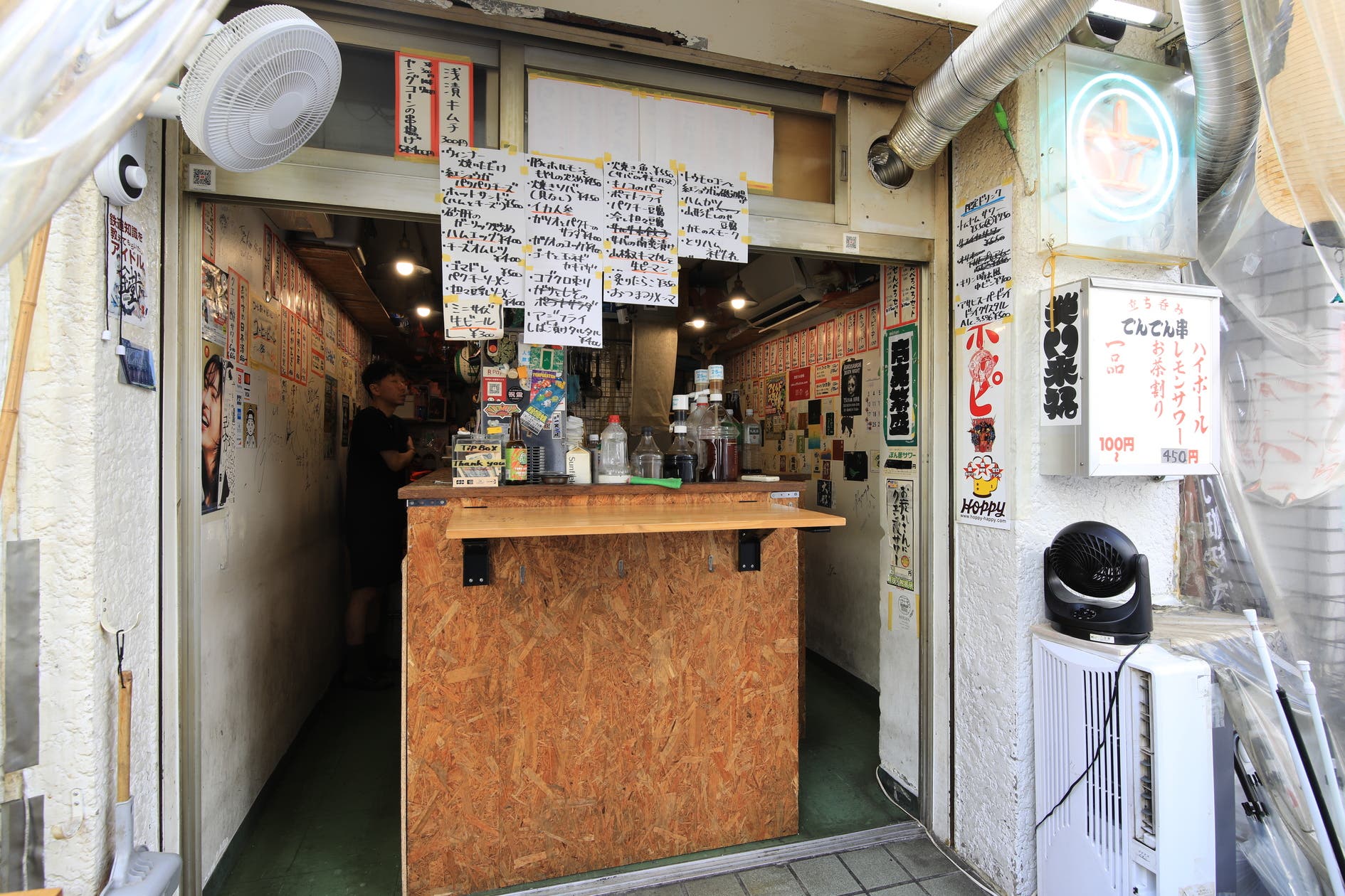 浅草橋駅徒歩10秒！！路面立ち飲み屋の写真2