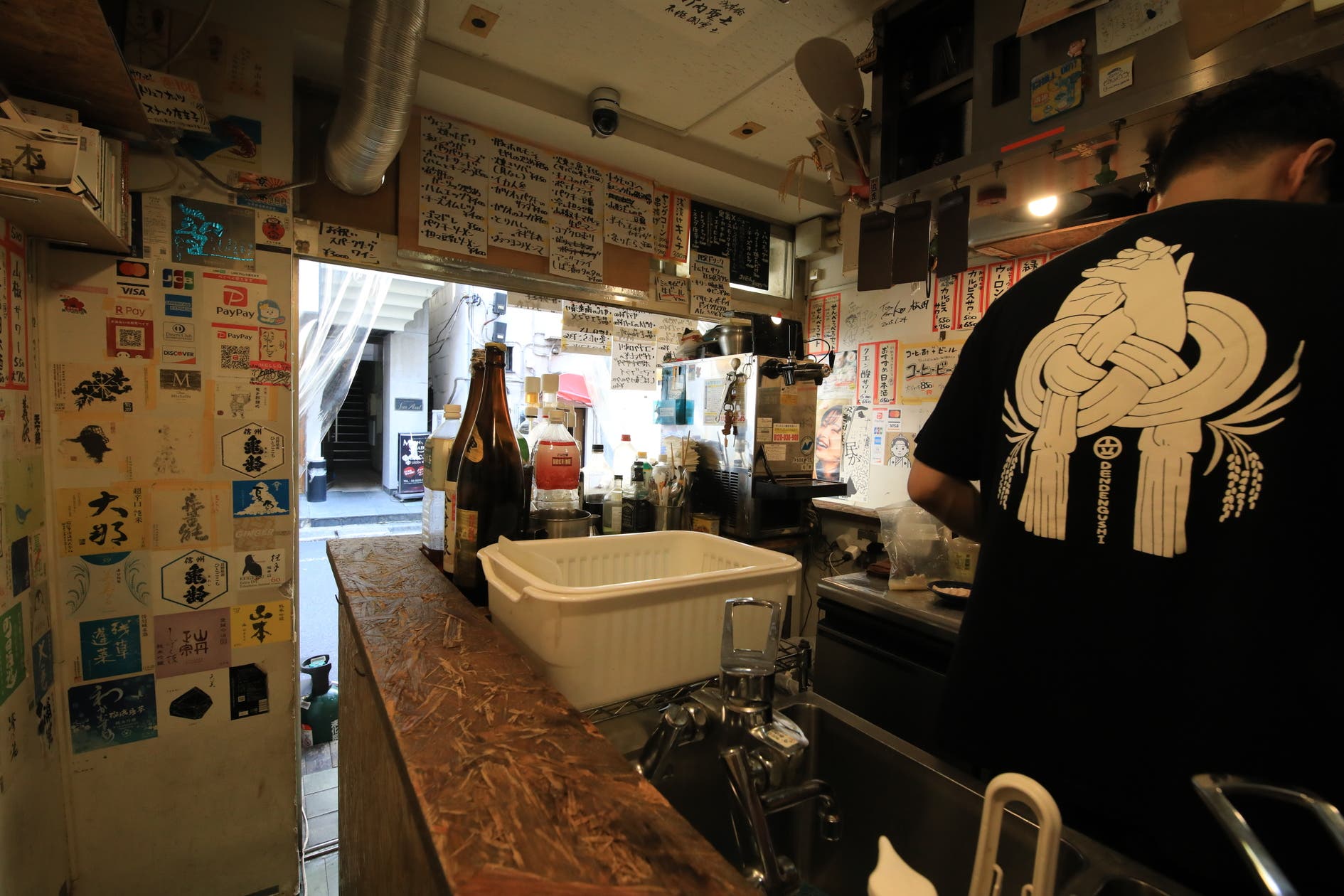 浅草橋駅徒歩10秒！！路面立ち飲み屋の写真4