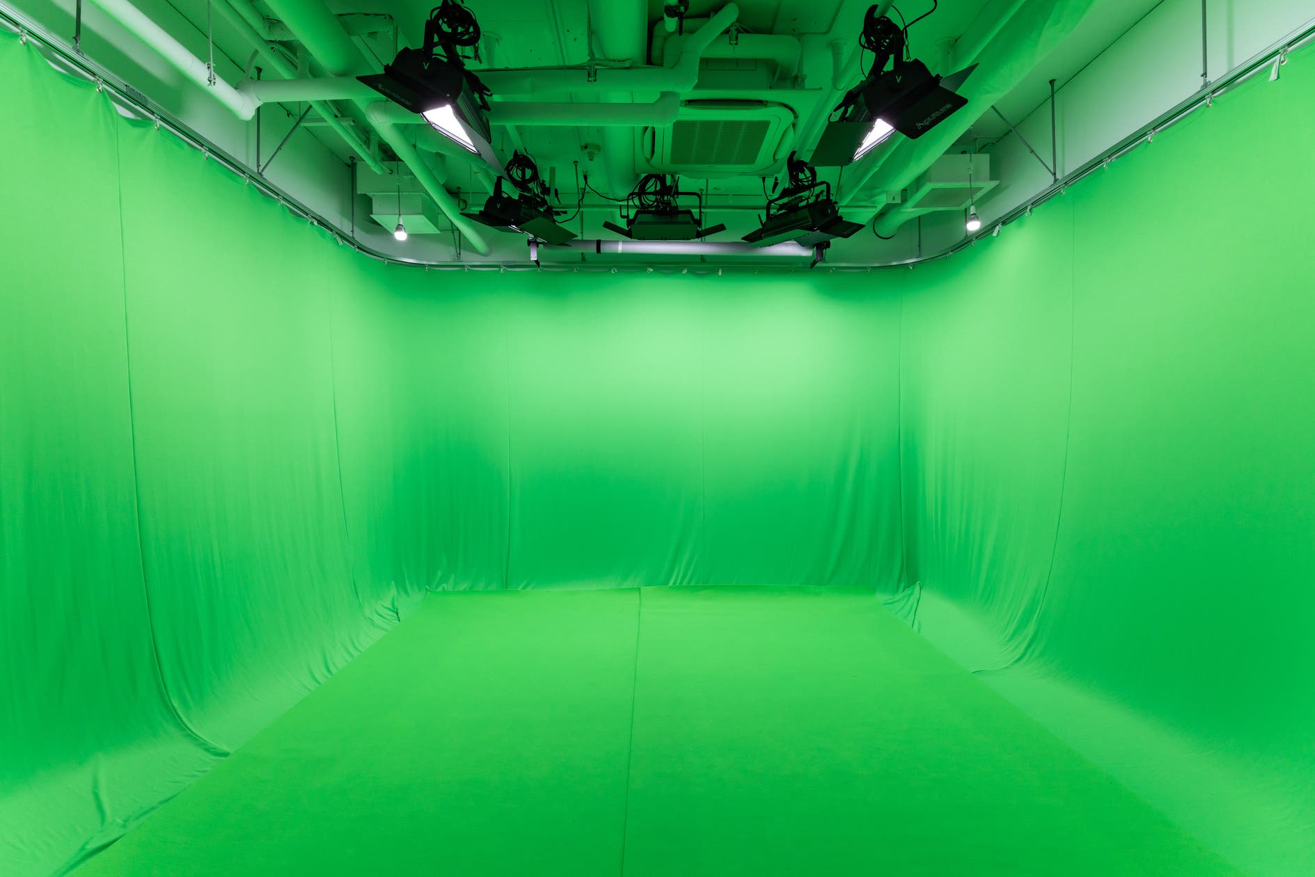 新宿駅から徒歩５分　多彩な空間で理想の撮影を一度に　全フロア個性派撮影スタジオ（二番街通りビル）の写真5