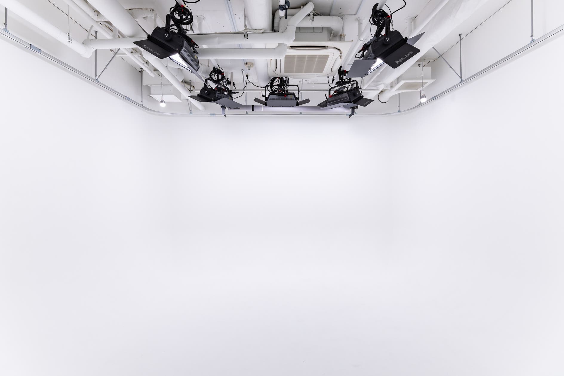 新宿駅から徒歩５分　多彩な空間で理想の撮影を一度に　全フロア個性派撮影スタジオ（二番街通りビル）の写真6