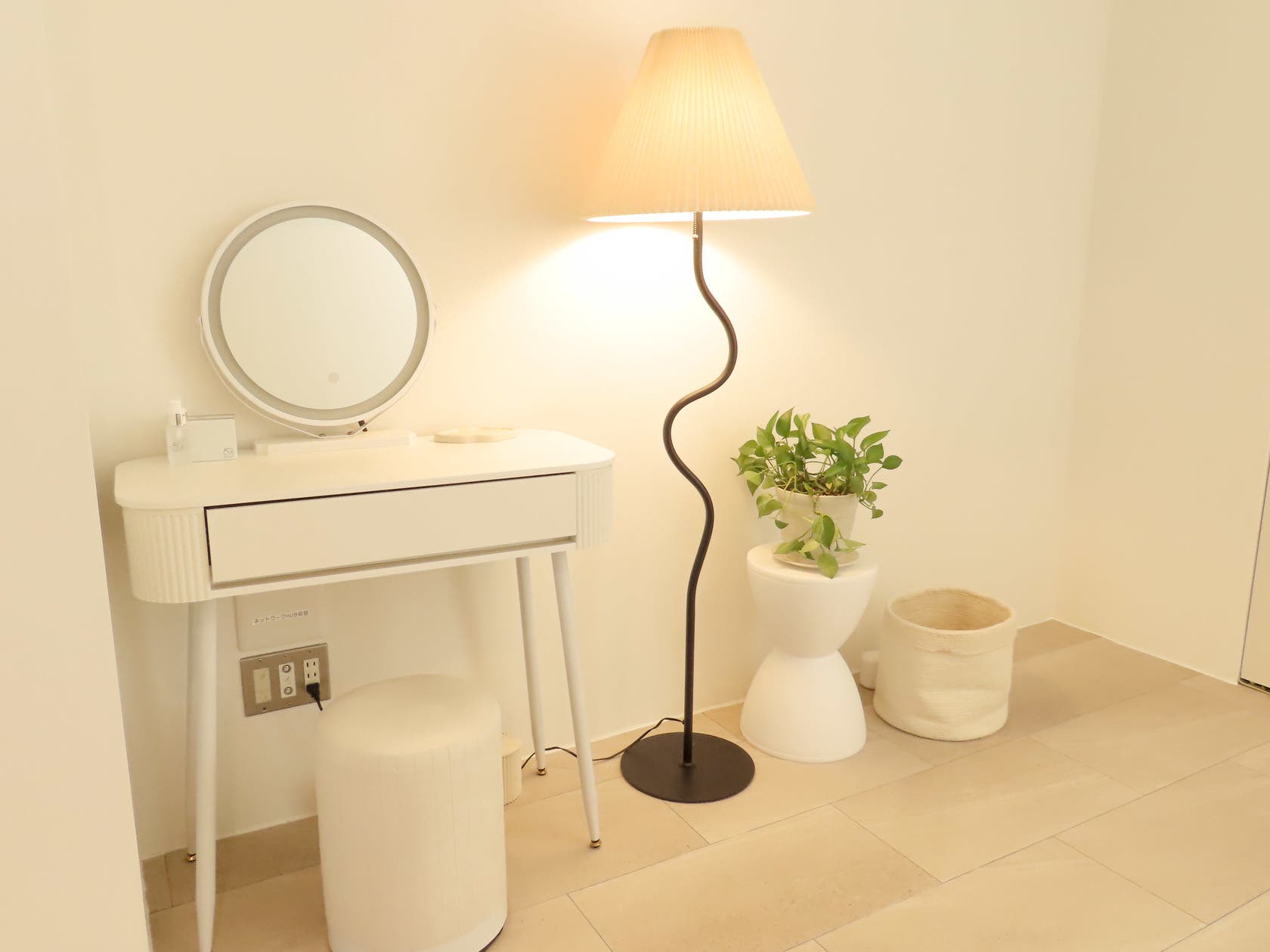 【14畳白亜の空間♪】東銀座5分のラグジュアリーシェアサロンの写真2