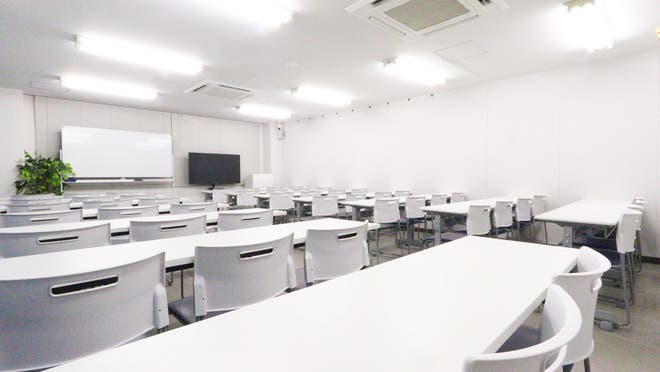 【JR博多駅東5出口徒歩15秒!筑紫口徒歩1分!51名】55型大型モニター・WiFi無料!ふれあい貸し会議室 博多No96の写真2