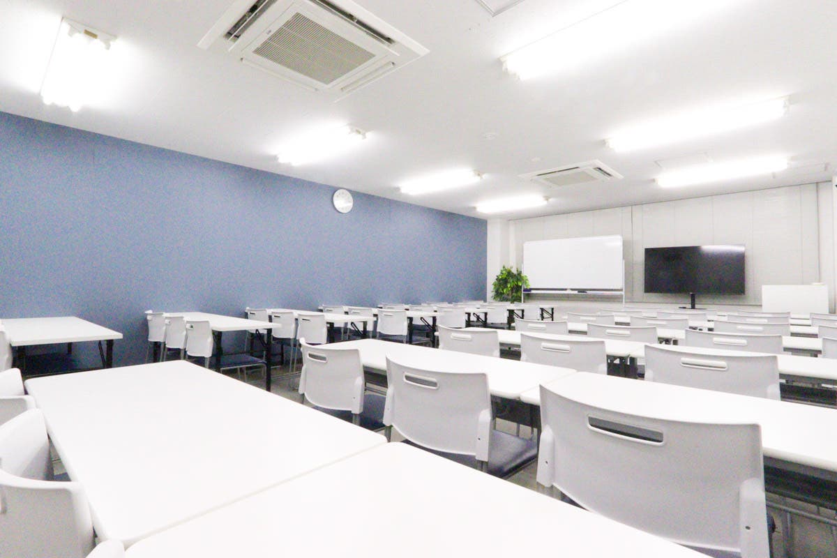 【JR博多駅東5出口徒歩15秒！筑紫口徒歩1分！51名】55型大型モニター・WiFi無料！ふれあい貸し会議室 博多No96の写真3