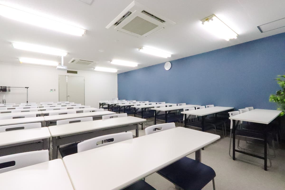 【JR博多駅東5出口徒歩15秒！筑紫口徒歩1分！51名】55型大型モニター・WiFi無料！ふれあい貸し会議室 博多No96の写真4