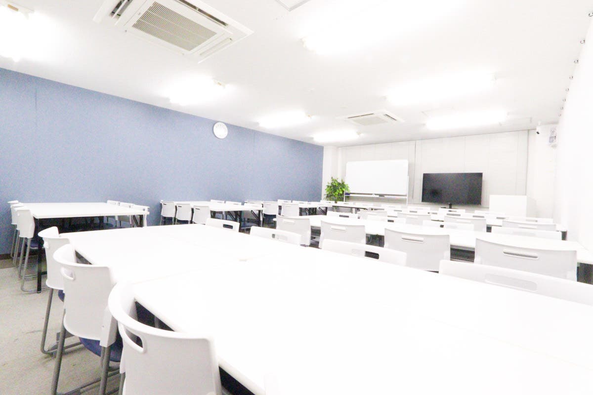 【JR博多駅東5出口徒歩15秒！筑紫口徒歩1分！51名】55型大型モニター・WiFi無料！ふれあい貸し会議室 博多No96の写真8