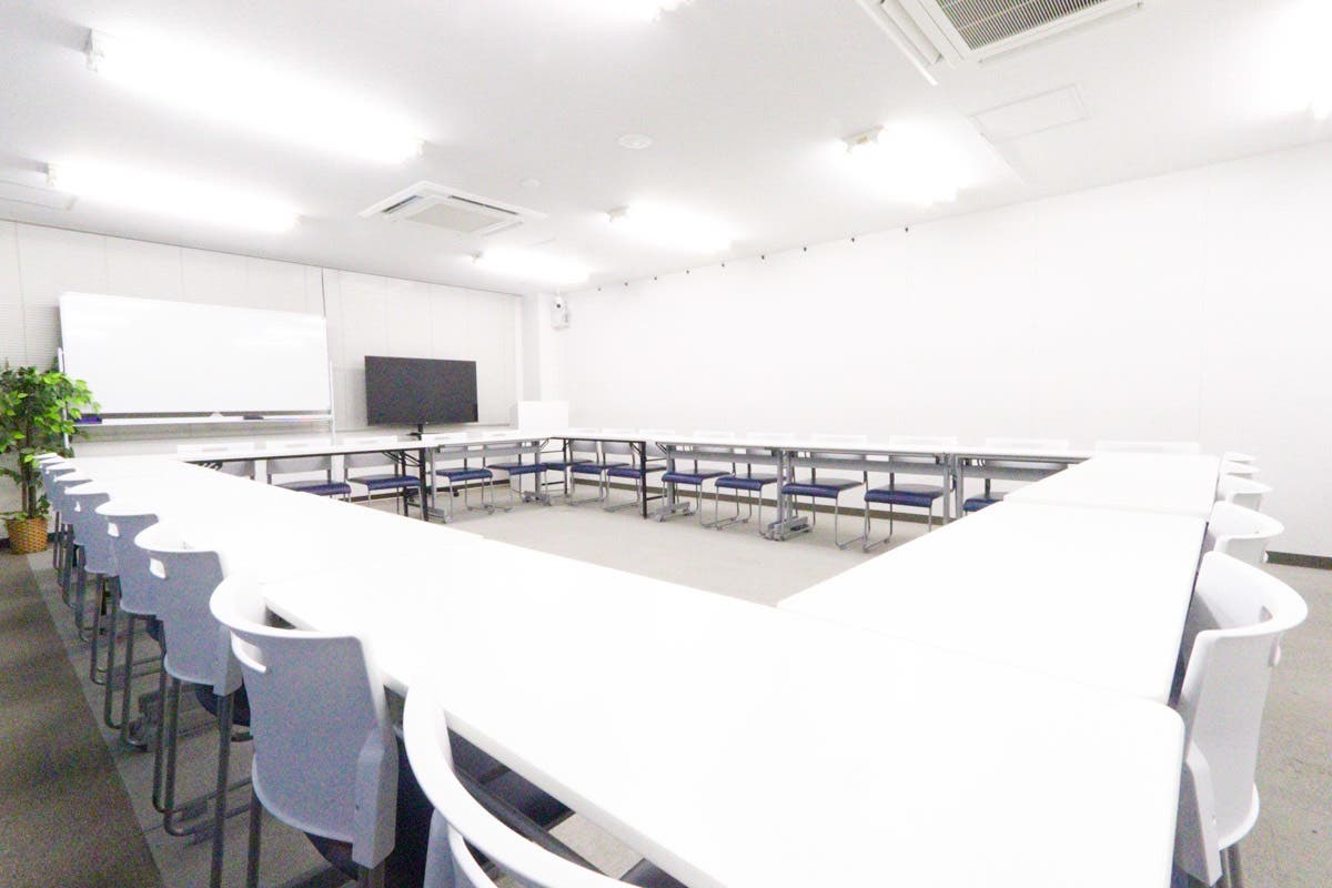 【JR博多駅東5出口徒歩15秒！筑紫口徒歩1分！51名】55型大型モニター・WiFi無料！ふれあい貸し会議室 博多No96の写真12