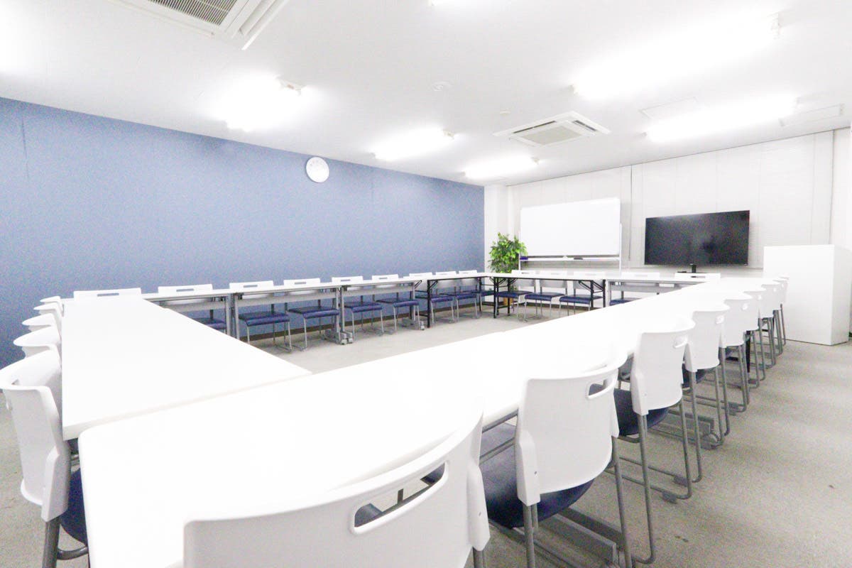 【JR博多駅東5出口徒歩15秒！筑紫口徒歩1分！51名】55型大型モニター・WiFi無料！ふれあい貸し会議室 博多No96の写真13