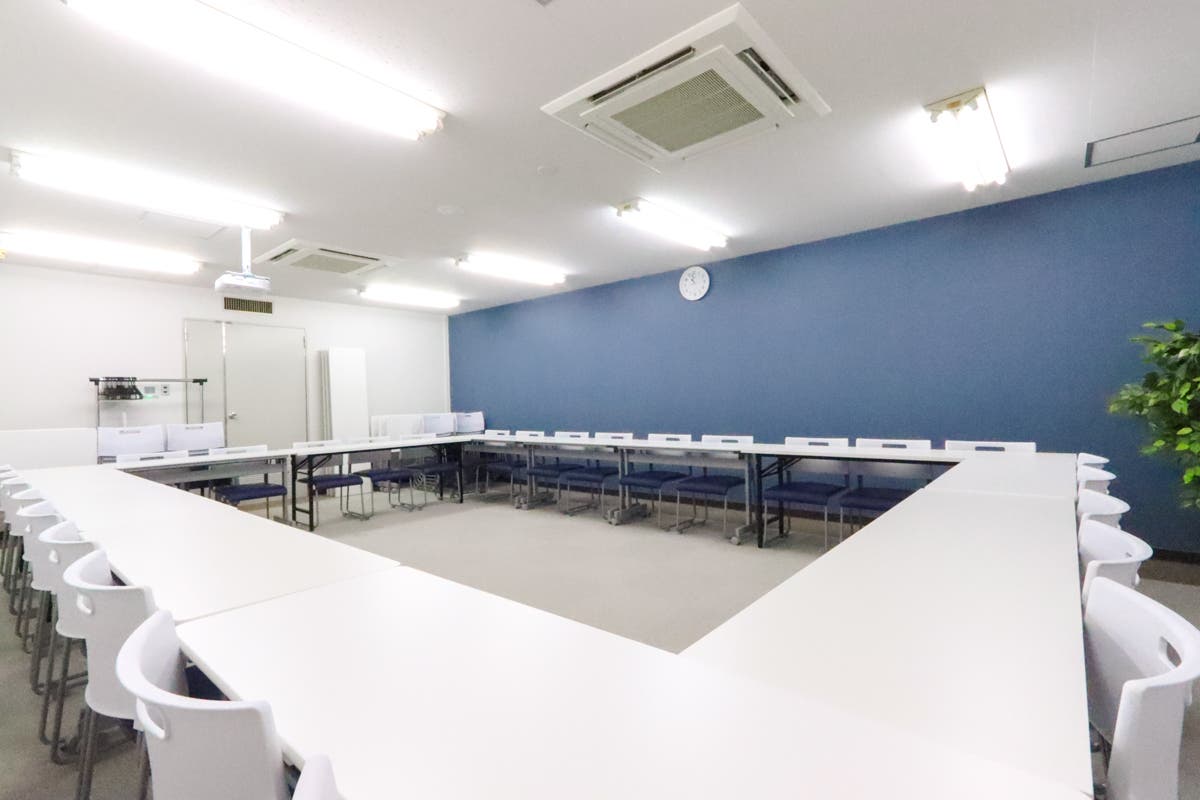 【JR博多駅東5出口徒歩15秒！筑紫口徒歩1分！51名】55型大型モニター・WiFi無料！ふれあい貸し会議室 博多No96の写真14