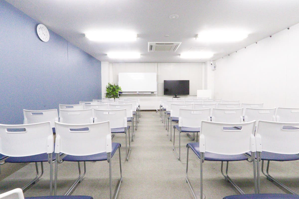 【JR博多駅東5出口徒歩15秒！筑紫口徒歩1分！51名】55型大型モニター・WiFi無料！ふれあい貸し会議室 博多No96の写真16