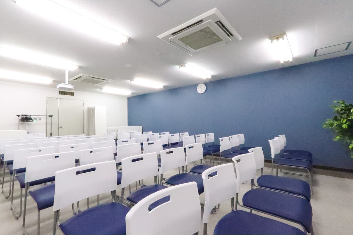 【JR博多駅東5出口徒歩15秒！筑紫口徒歩1分！51名】55型大型モニター・WiFi無料！ふれあい貸し会議室 博多No96の写真18