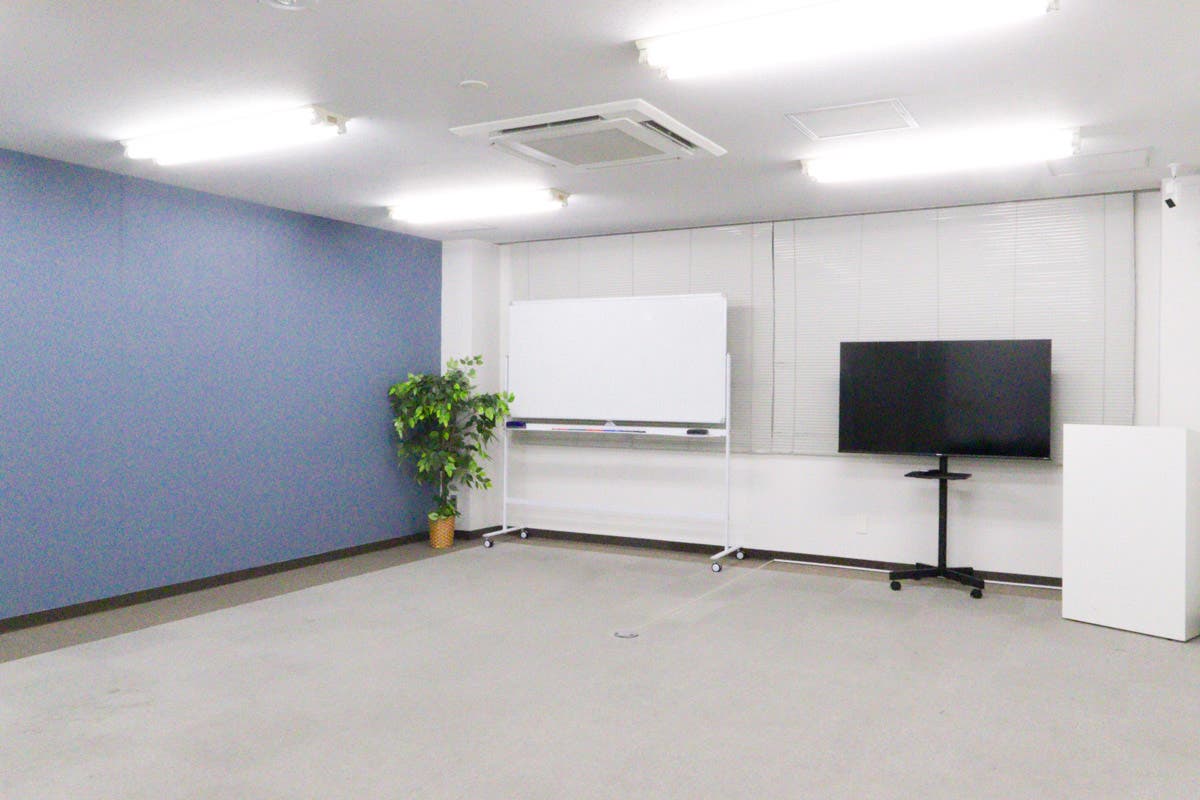 【JR博多駅東5出口徒歩15秒！筑紫口徒歩1分！51名】55型大型モニター・WiFi無料！ふれあい貸し会議室 博多No96の写真20