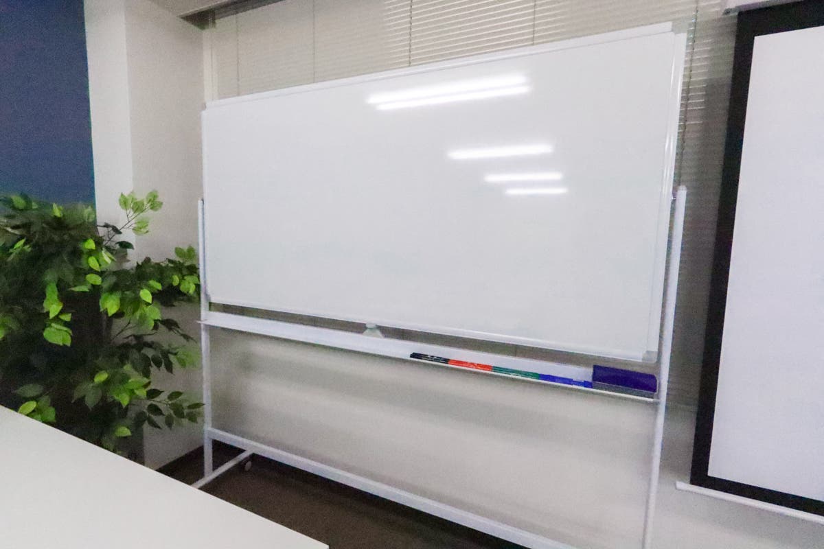 【JR博多駅東5出口徒歩15秒！筑紫口徒歩1分！51名】55型大型モニター・WiFi無料！ふれあい貸し会議室 博多No96の写真24