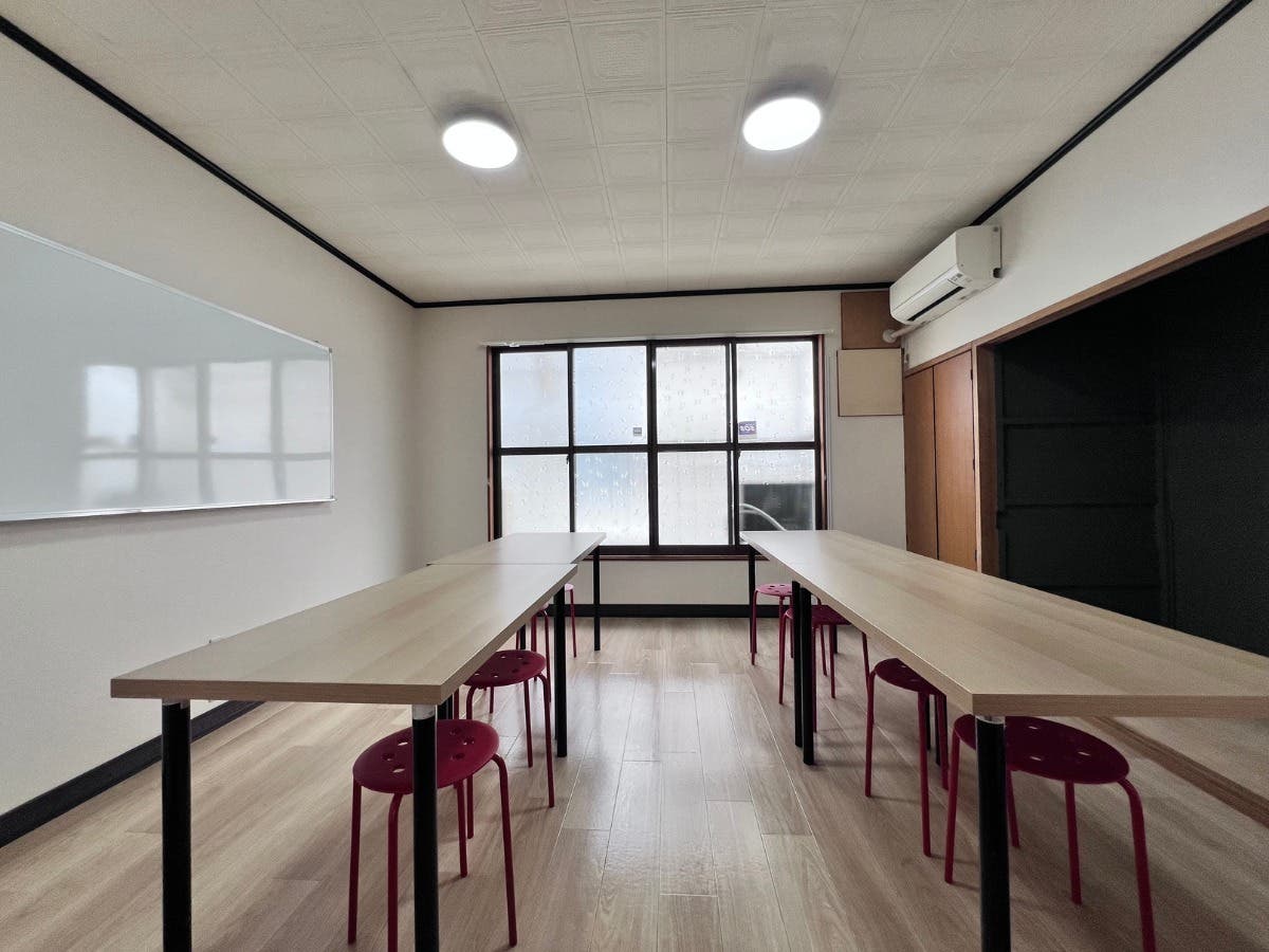 🌟【2F】セミナーや作業・商談向けのシンプルな会議室🌟の写真1