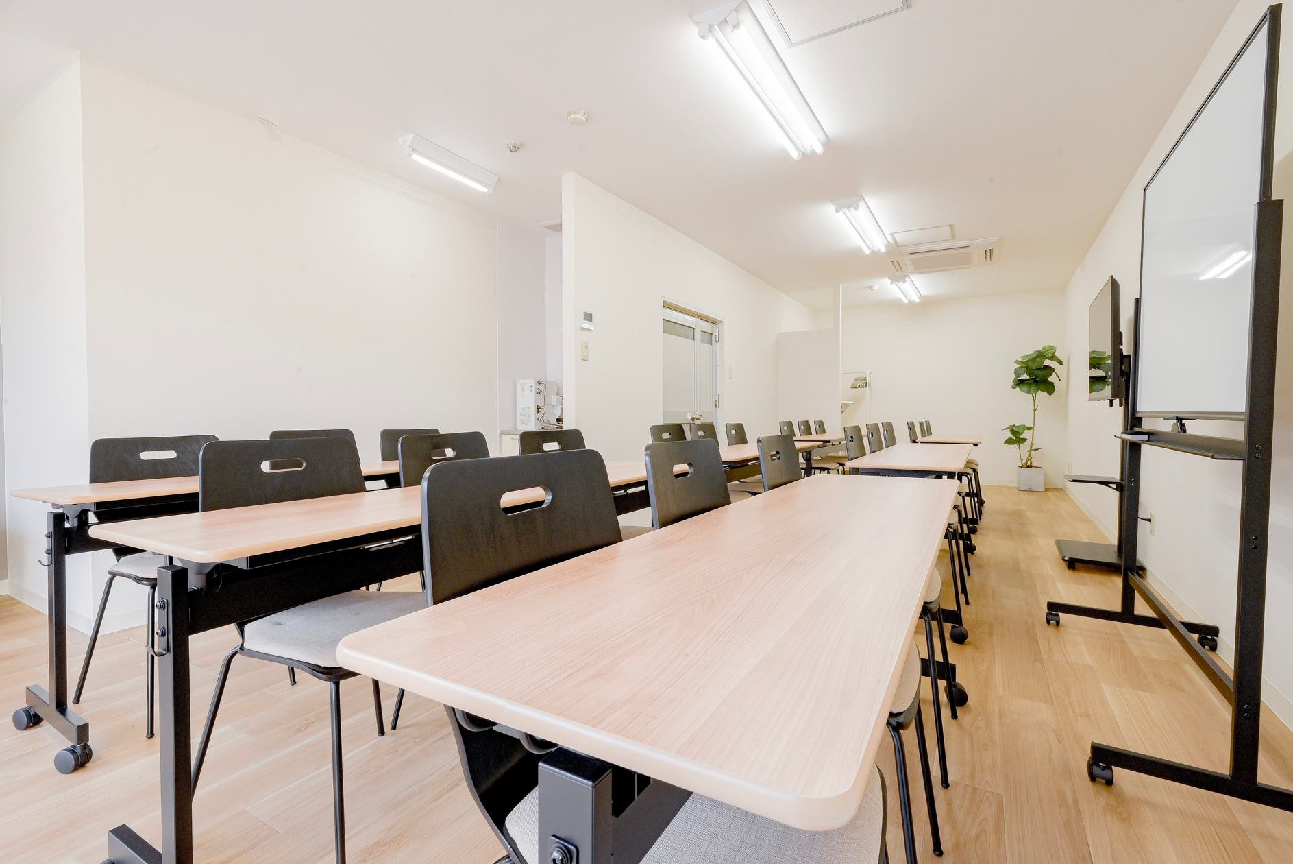 【駅近/金山駅 徒歩4分】最大23名/Wi-Fi/モニター有/ボードゲーム/ビジネスに最適/セミナー/会議の写真3