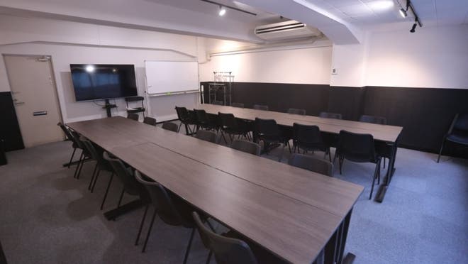 神田駅徒歩1分!セミナー・懇親会・会議!広々ゆったり!の写真5