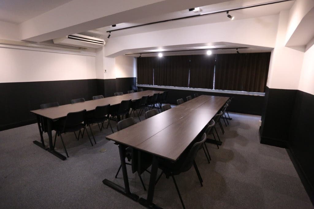 神田駅徒歩1分!セミナー・懇親会・会議！広々ゆったり！の写真6