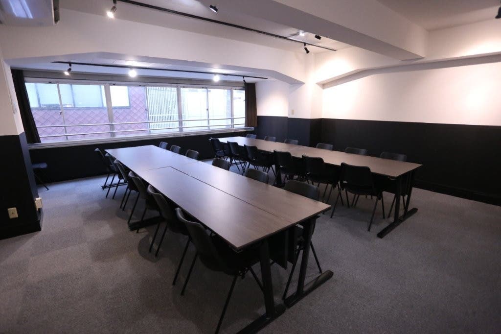 神田駅徒歩1分!セミナー・懇親会・会議！広々ゆったり！の写真8