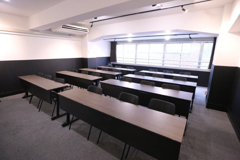 神田駅徒歩1分!セミナー・懇親会・会議！広々ゆったり！の写真15