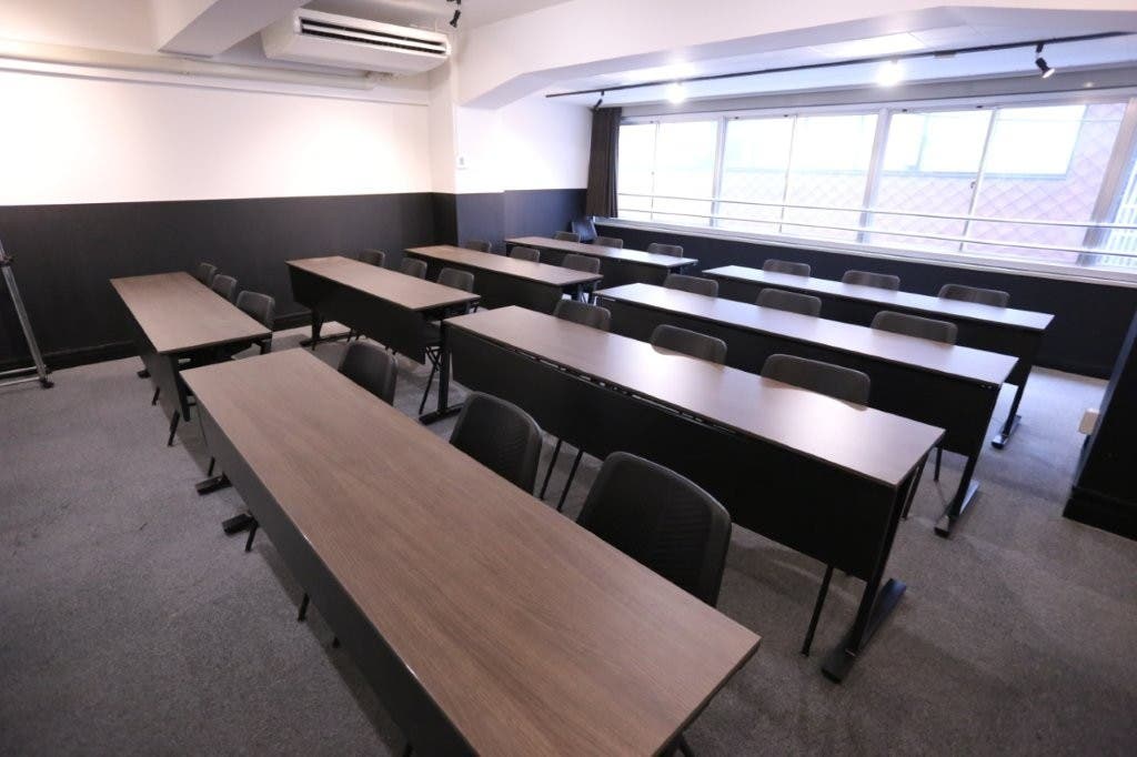 神田駅徒歩1分!セミナー・懇親会・会議！広々ゆったり！の写真16