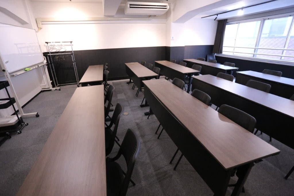 神田駅徒歩1分!セミナー・懇親会・会議！広々ゆったり！の写真17