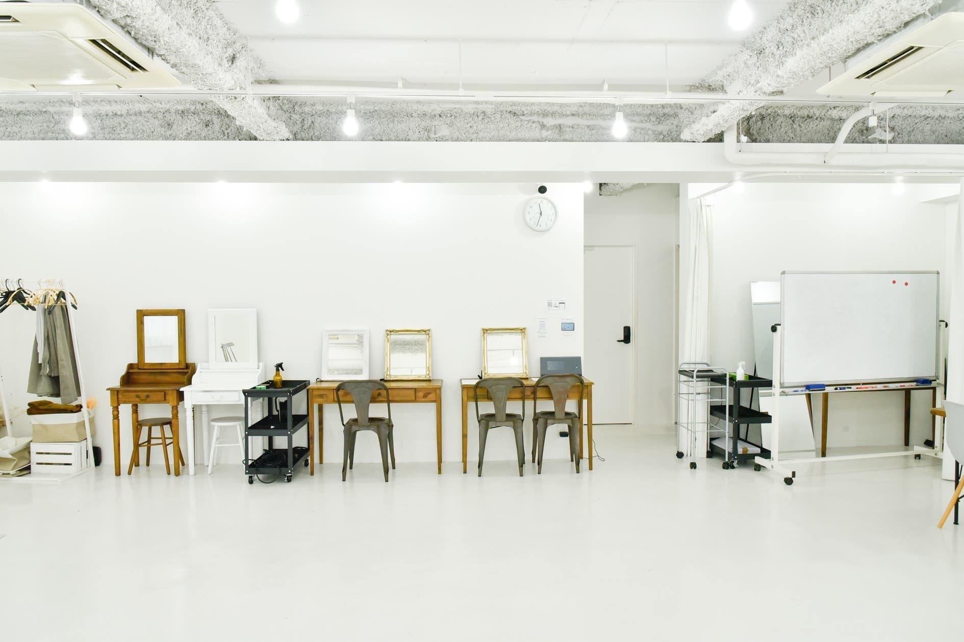 JR三宮駅、阪急神戸三宮駅、阪神元町駅から徒歩５分！自然光が入る真っ白なスペース！の写真10