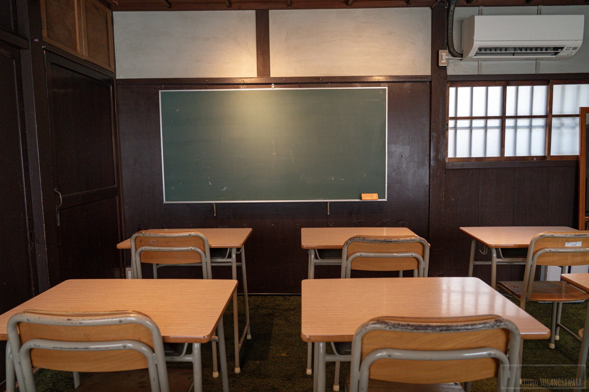 大人の遊び心！教室風スタジオで撮影会に最適！築100年の雰囲気ある京町家カフェの2階にレトロで懐かしい学校風スタジオが出現！の写真2