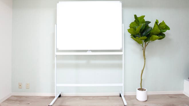 飯田橋2号店【即予約可・高速度WiFi・除菌完備】各種教室、会議、商談、面接、研修、撮影、ボドゲ、自習等に最適な個室スペースの写真13