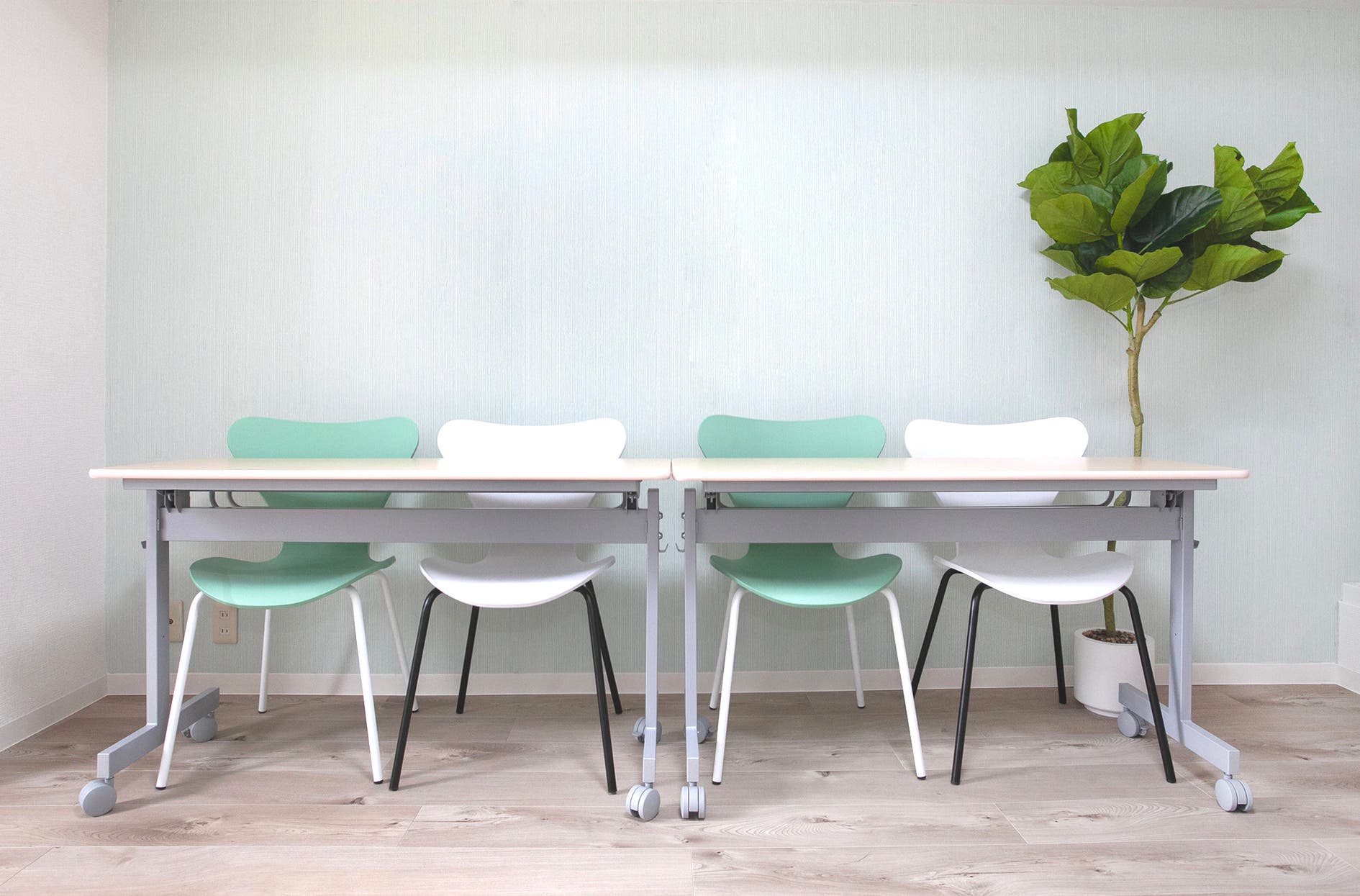 飯田橋2号店【即予約可・高速度WiFi・除菌完備】各種教室、会議、商談、面接、研修、撮影、ボドゲ、自習等に最適な個室スペースの写真11