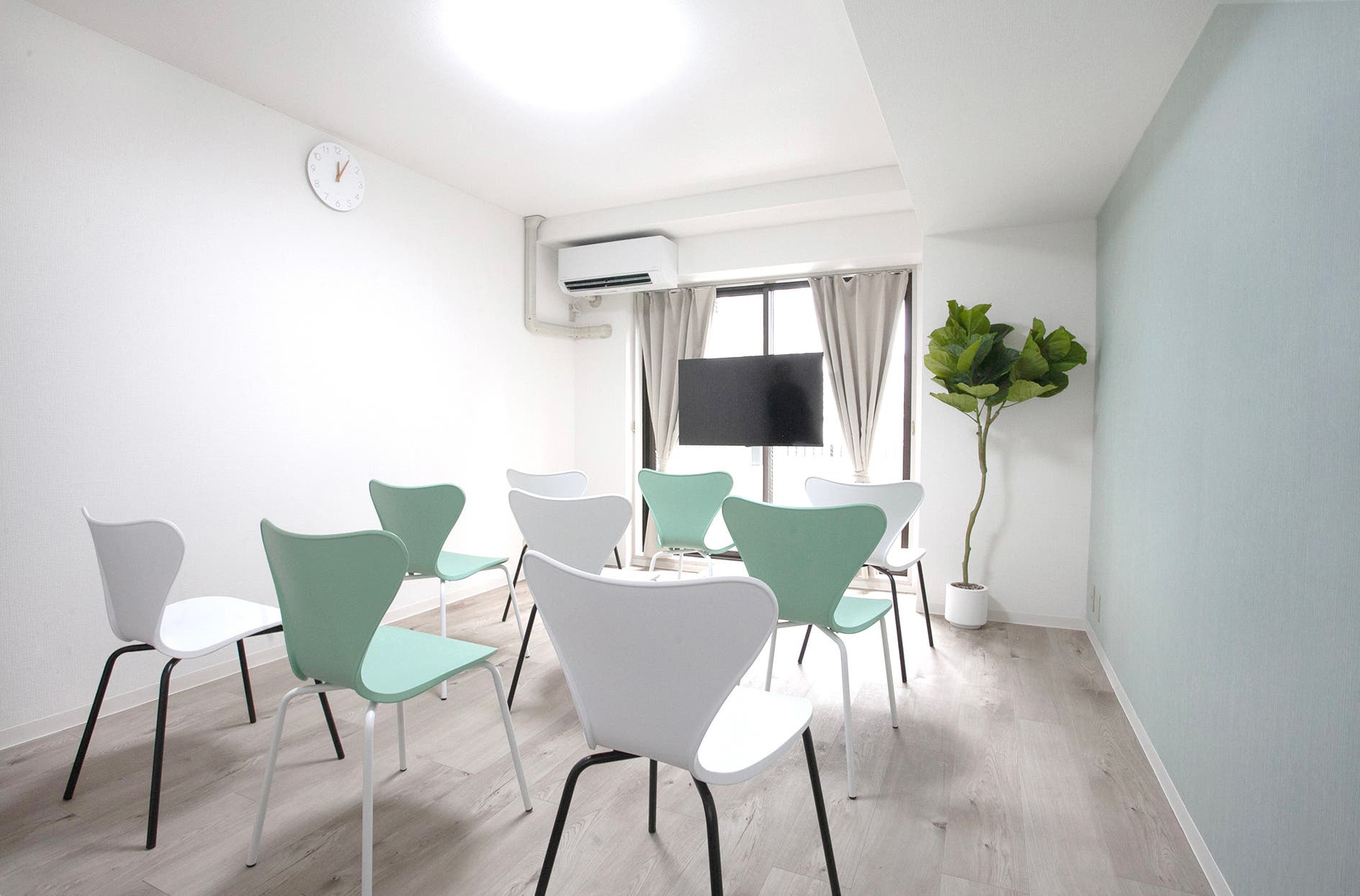 飯田橋2号店【即予約可・高速度WiFi・除菌完備】各種教室、会議、商談、面接、研修、撮影、ボドゲ、自習等に最適な個室スペースの写真9