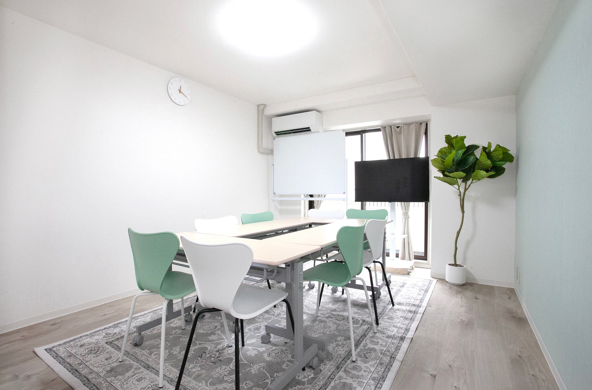 飯田橋2号店【即予約可・高速度WiFi・除菌完備】各種教室、会議、商談、面接、研修、撮影、ボドゲ、自習等に最適な個室スペースの写真6