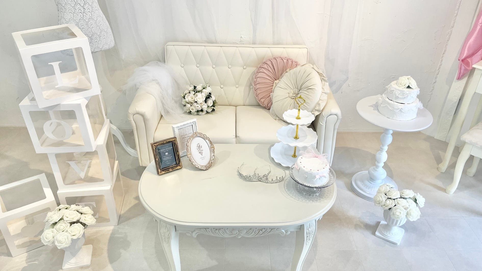 【クリスマスモード🎅2ショット分追加✨】最寄駅からの徒歩２分💘白レンガの壁｜白家具｜姫家具｜生誕祭・誕生会｜コスプレ｜女子会の写真8