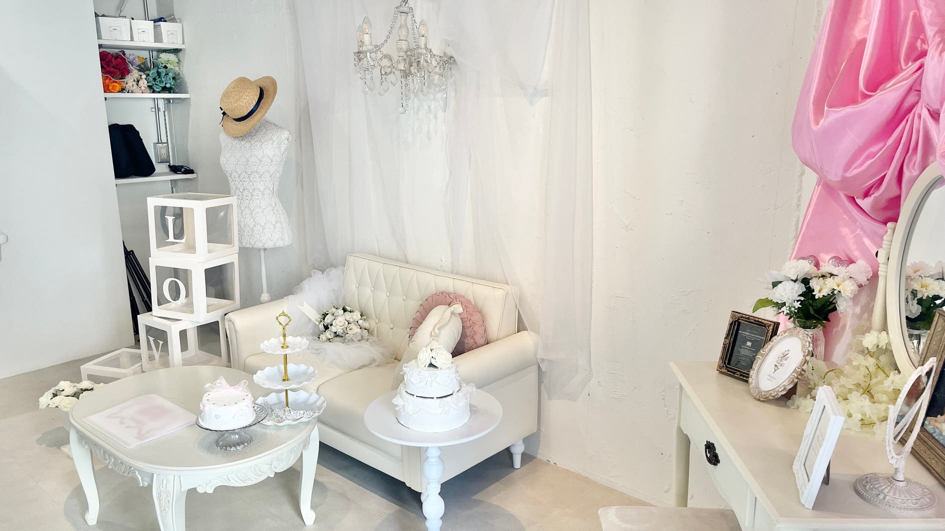 【クリスマスモード🎅2ショット分追加✨】最寄駅からの徒歩２分💘白レンガの壁｜白家具｜姫家具｜生誕祭・誕生会｜コスプレ｜女子会の写真6