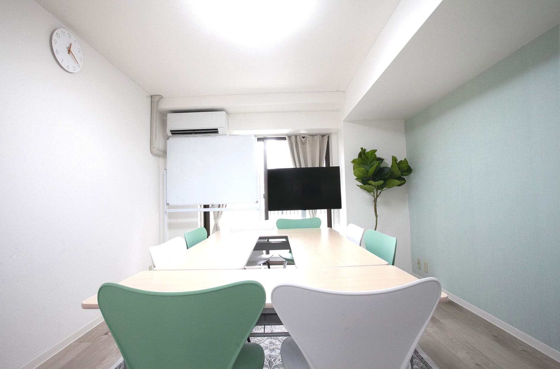 飯田橋2号店【即予約可・高速度WiFi・除菌完備】各種教室、会議、商談、面接、研修、撮影、ボドゲ、自習等に最適な個室スペースの写真8