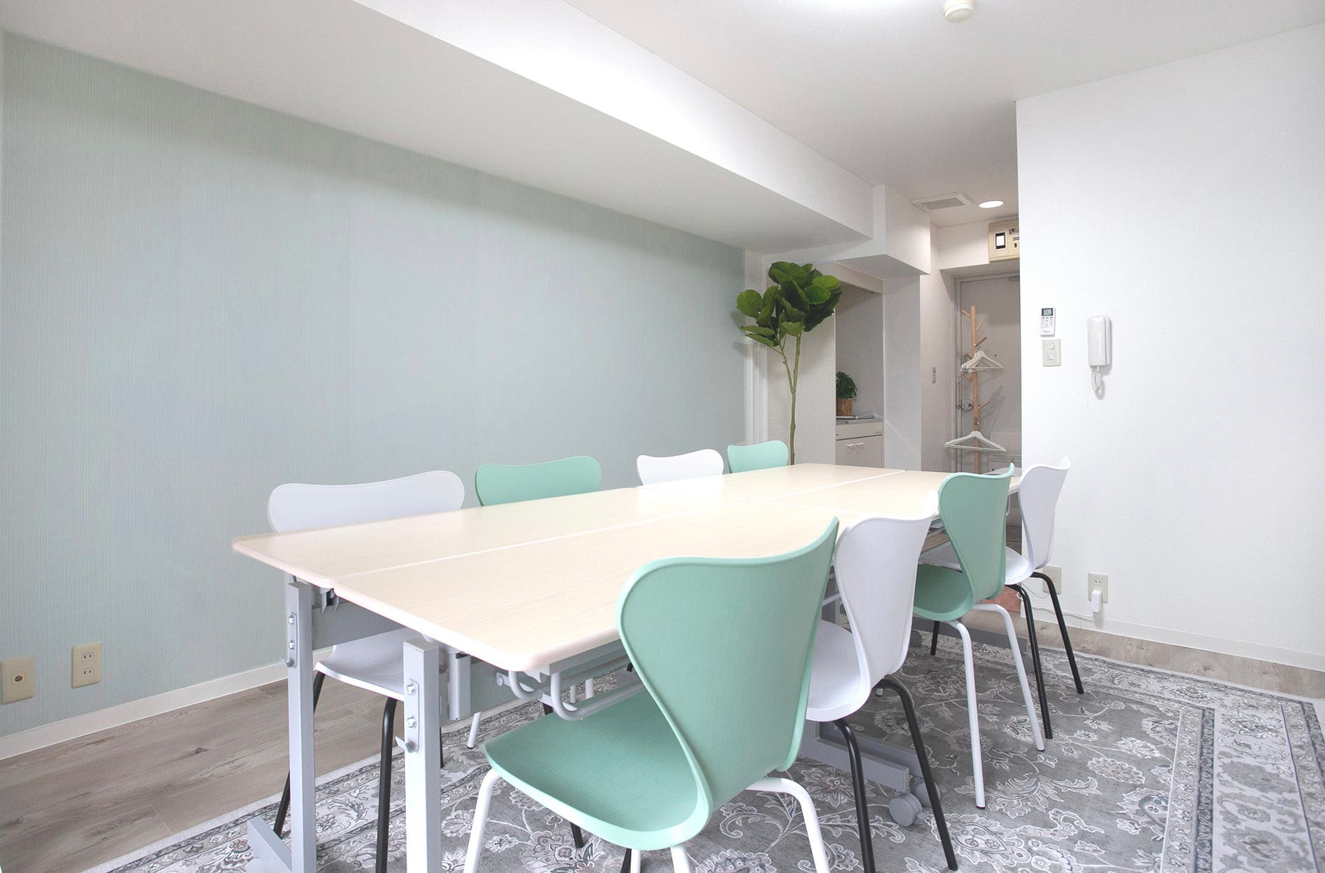 飯田橋2号店【即予約可・高速度WiFi・除菌完備】各種教室、会議、商談、面接、研修、撮影、ボドゲ、自習等に最適な個室スペースの写真3