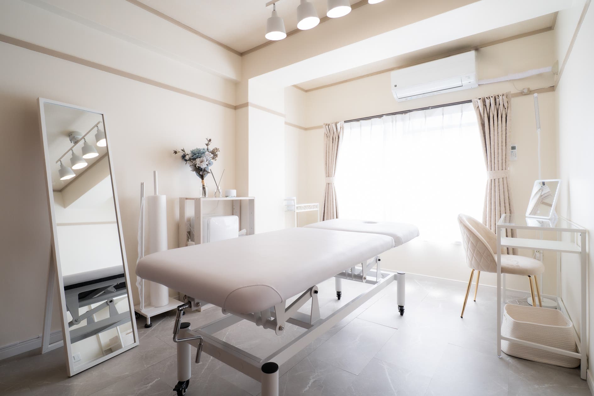 【🎉5月NEW🎉】池袋駅C3出口✨徒歩2分完全個室サロン | 静かな癒し空間💐| マッサージ | 整体 | エステの写真1