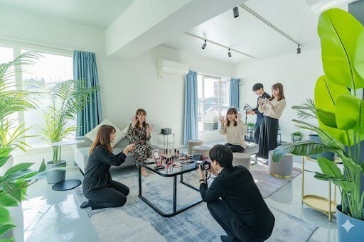 【池袋駅 徒歩5分】自然光×白背景｜リール撮影・YouTube撮影🎥ロケ・スタジオ撮影📸ポートレート、商品撮影🍃コスプレ◎の写真5