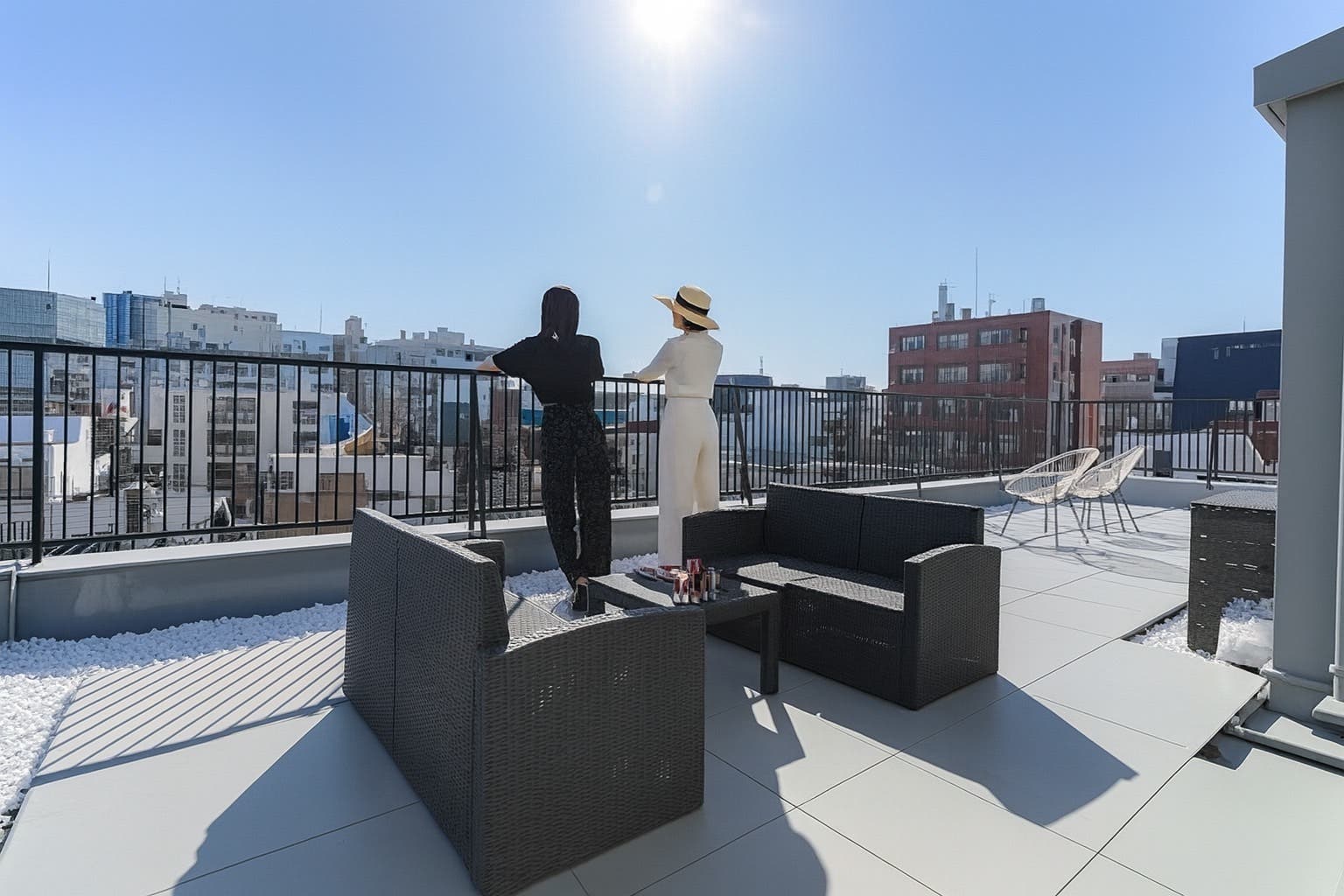 【池袋駅 徒歩5分】自然光×白背景｜リール撮影・YouTube撮影🎥ロケ・スタジオ撮影📸ポートレート、商品撮影🍃コスプレ◎の写真2