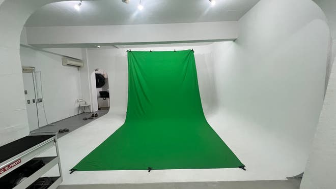 撮影機材無料&広いスペース 3面Rの本格白ホリゾント【N1スタジオ】神楽坂に天高3.5m/80㎡ モルタル床あり&レトロな倉庫の写真24