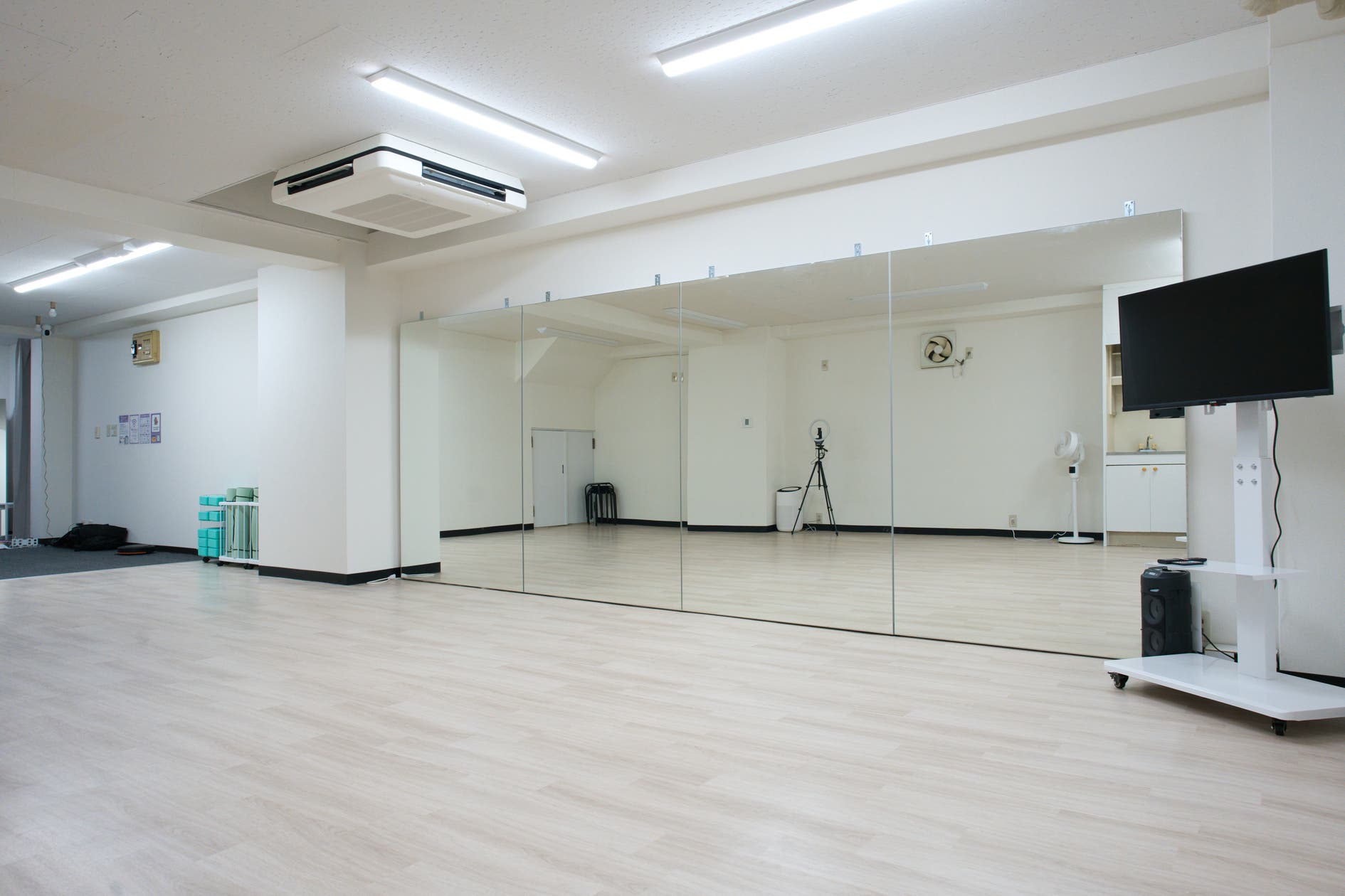 【OPENセール開催！】ダンススタジオ✨池下駅徒歩２分✨ダンス・ヨガ・撮影・ワークショップに！の写真1