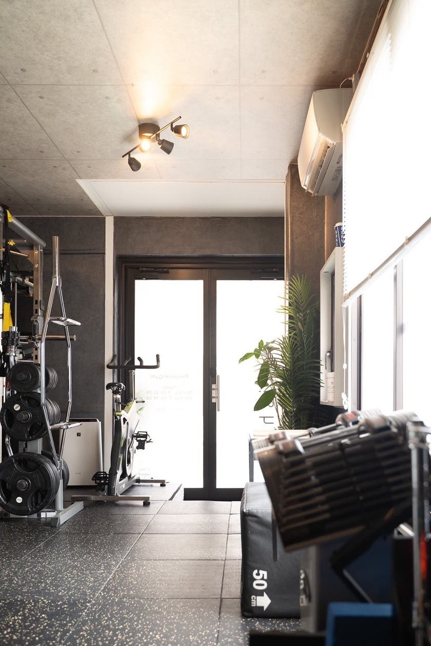 パーソナル指導やトレーニングに最適！30㎡広々トレーニングルームの写真2