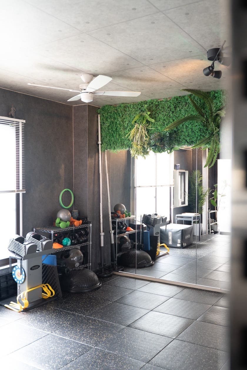 パーソナル指導やトレーニングに最適！30㎡広々トレーニングルームの写真4