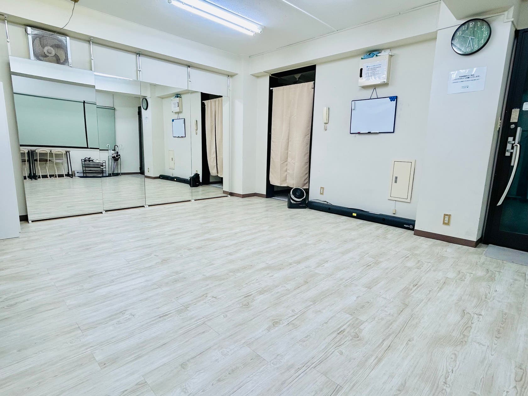 大和駅徒歩２分♪平日660円/h～✨土日祝770円/ｈ～✨様々な用途で気軽に利用できるスタジオ☆の写真1