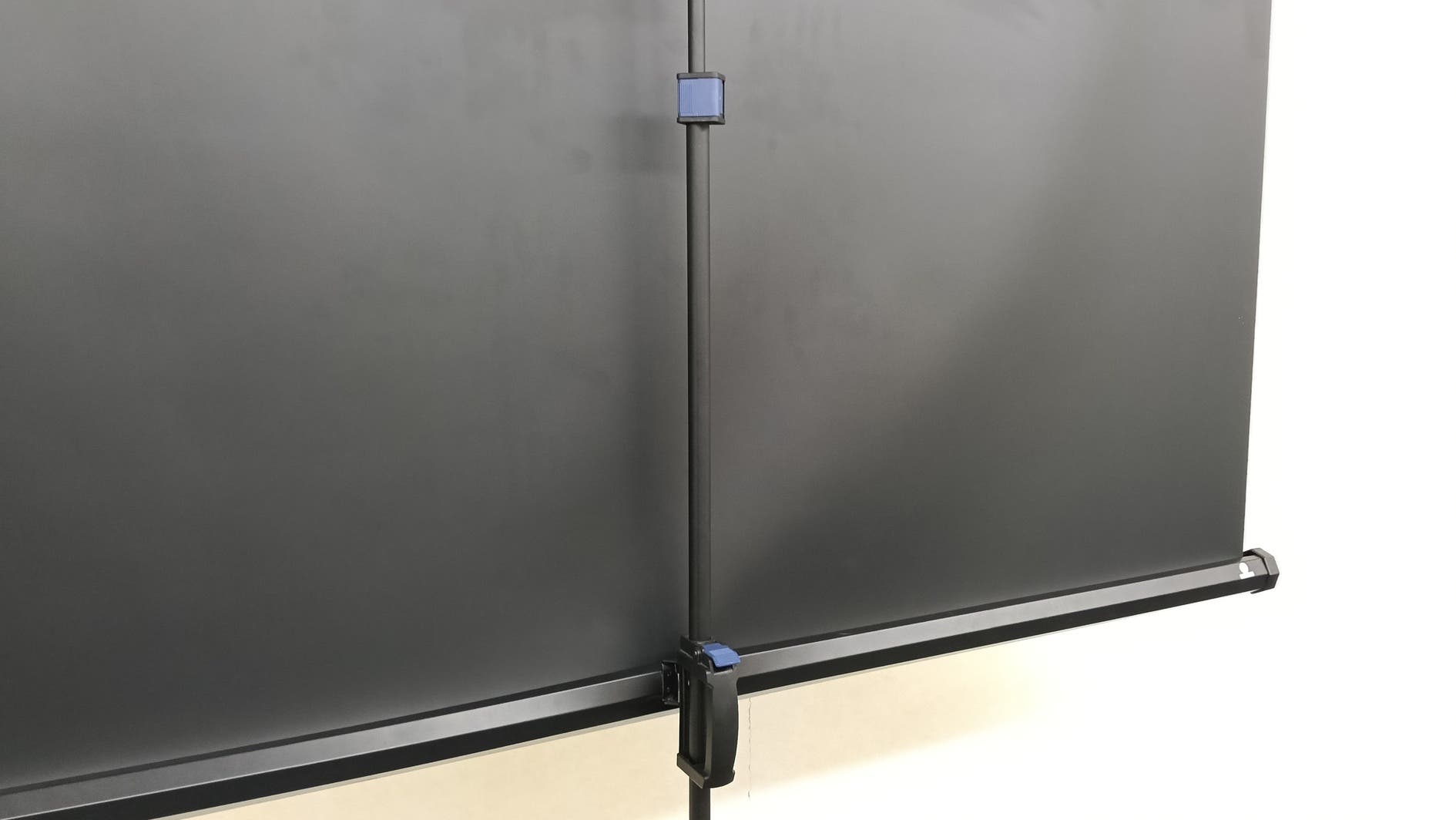 プロジェクタースクリーン 90インチ 三脚式の画像3