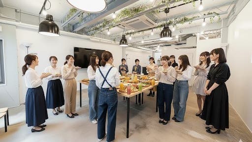 【渋谷駅徒歩7分】広々シェアキッチンスペース◎忘年会・クリスマス会に最適🎉料理会・撮影・交流会・パーティーOK|自然光有り🌟の写真3