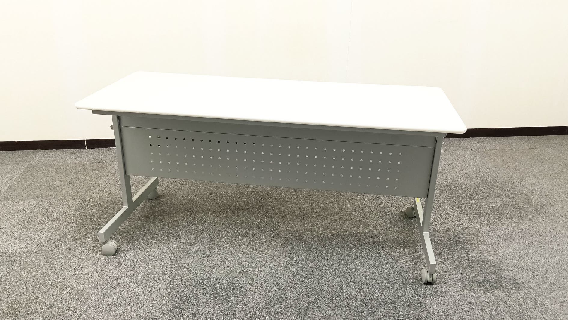 折りたたみテーブル (２人掛け用)　幅1500×奥行600×高さ705mmの画像1