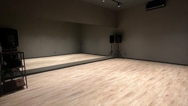 暗めのスタジオがお好きな方にオススメ!Dスタジオの写真1