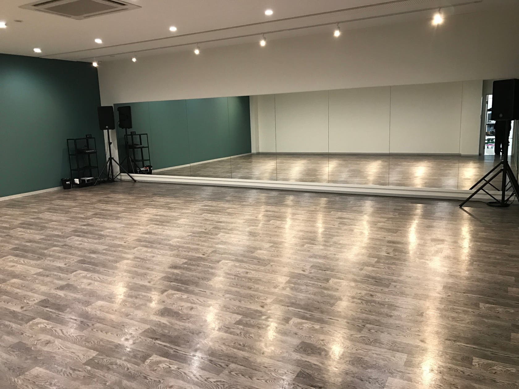 大きい鏡でダンス、ヨガなど利用！！Ｂスタジオの写真1