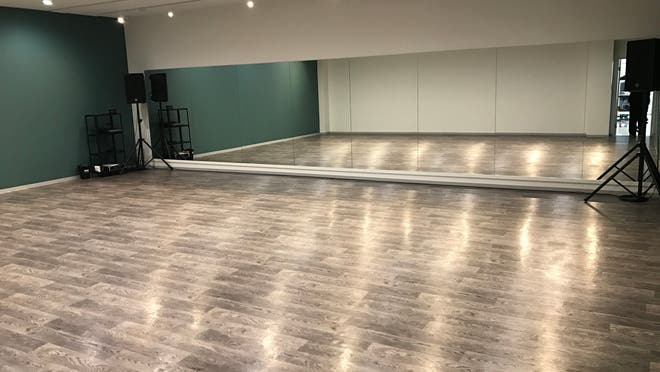 大きい鏡でダンス、ヨガなど利用!!Bスタジオの写真1