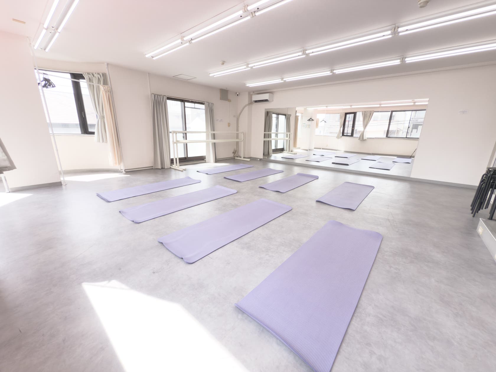【春日野道駅5分】長時間割最大15％OFF✨地域最安値の広いスタジオでダンス、ヨガ、バレエができる⭐️バレエバーも設置⭐️の写真4